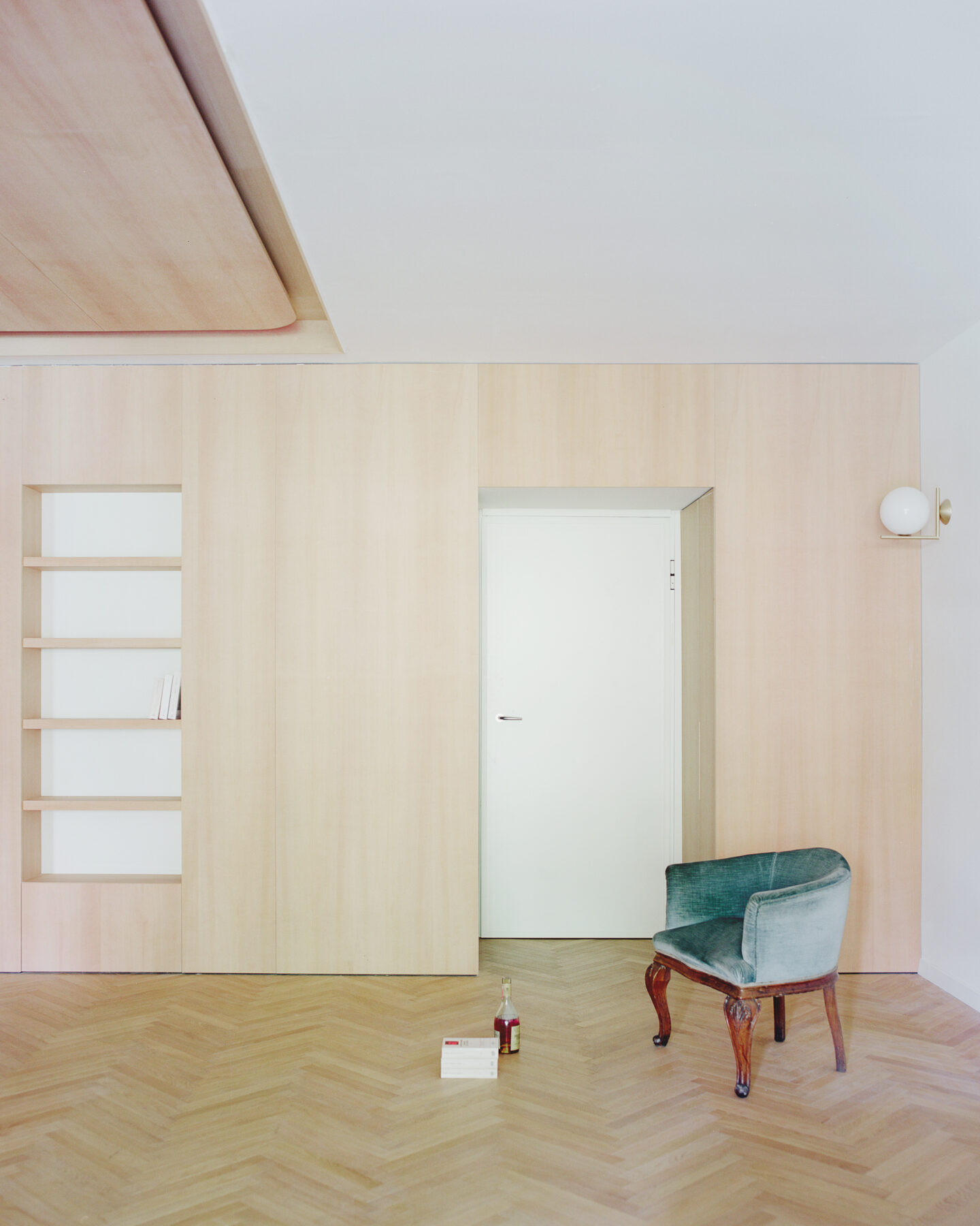 Olbos Studio renovates a high-end Milanese apartment in a post-modern ...