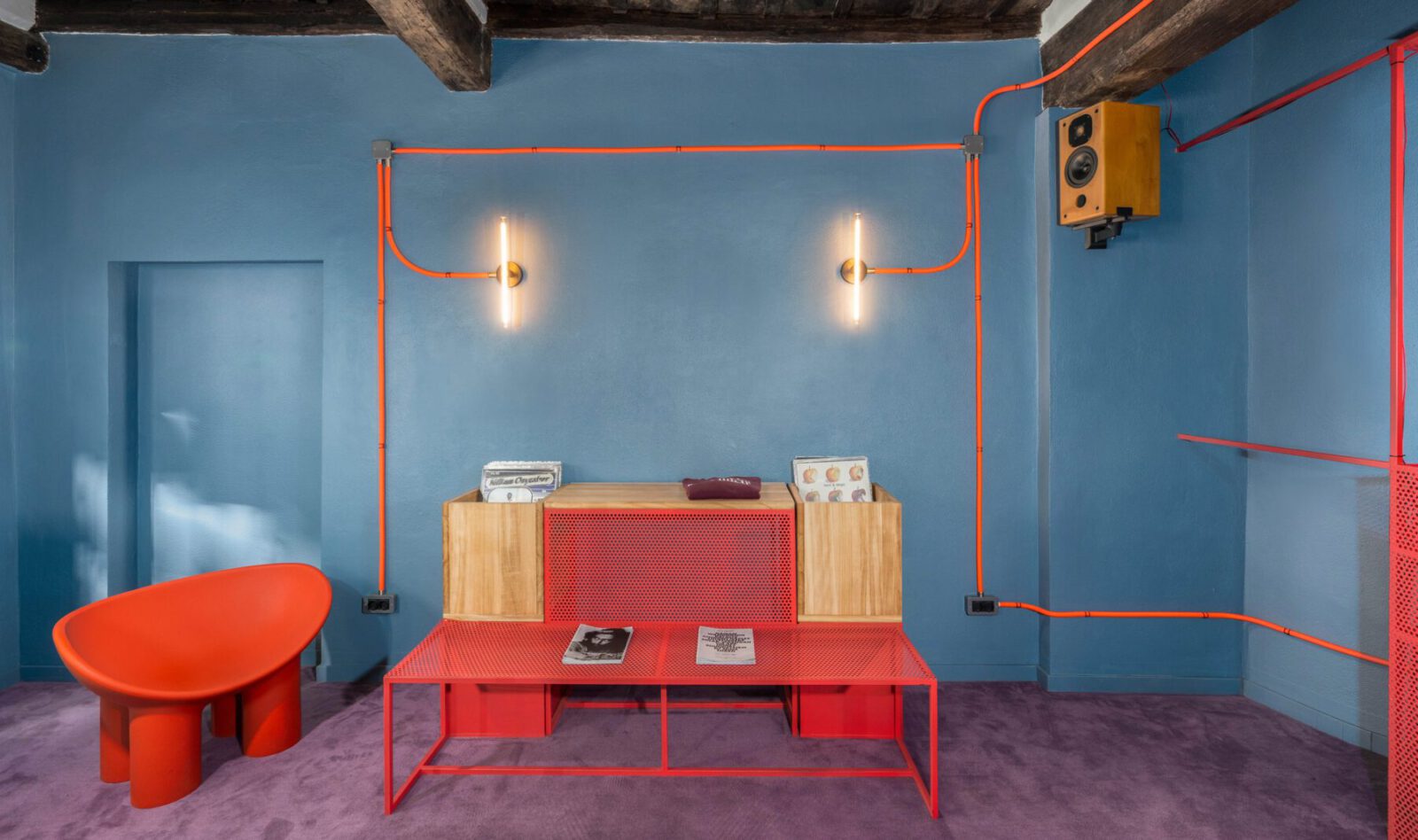 Sounds Familiar Store | by STUDIOTAMAT - Archisearch