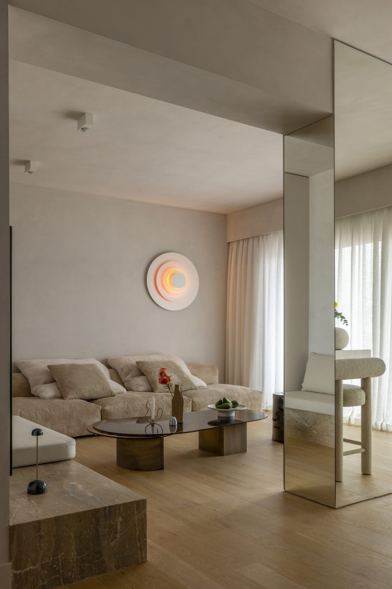 Οι KAPSIMALIS ARCHITECTS ανασχεδίασαν διαμέρισμα της δεκαετίας του ‘60 ...