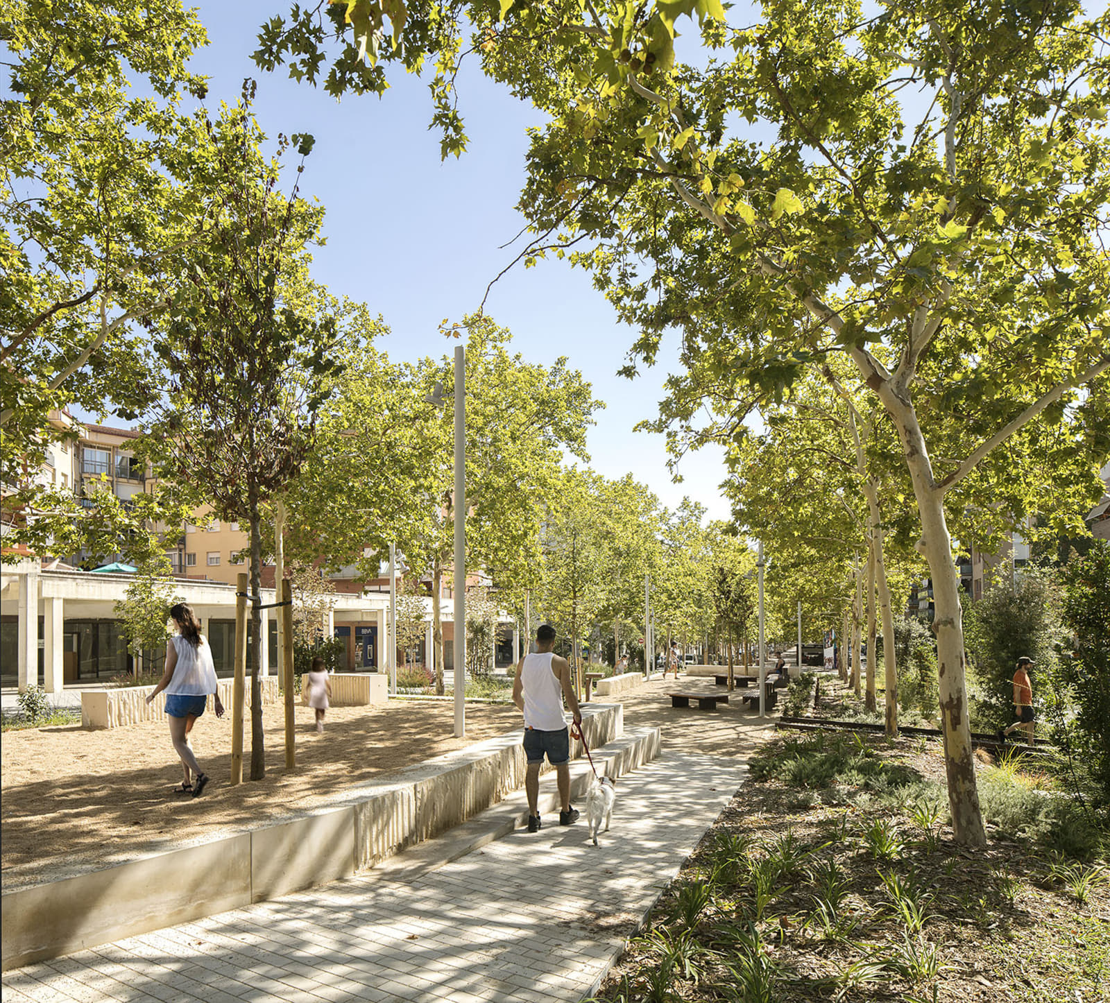 Reurbanization of the northern stretch of the Rambla de la Girada in ...