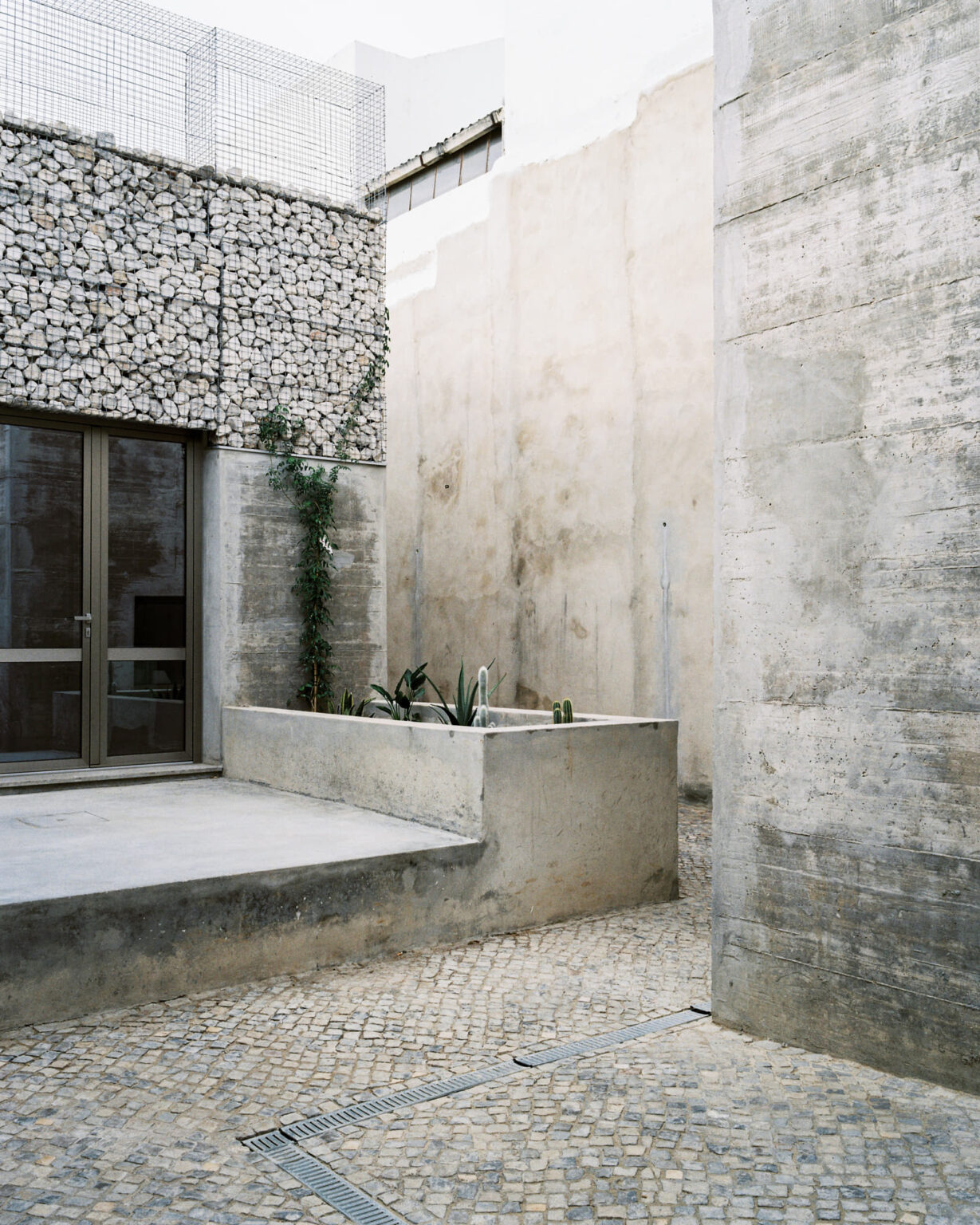 Three concrete façades in Faro, Portugal | by Corpo Atelier - Archisearch