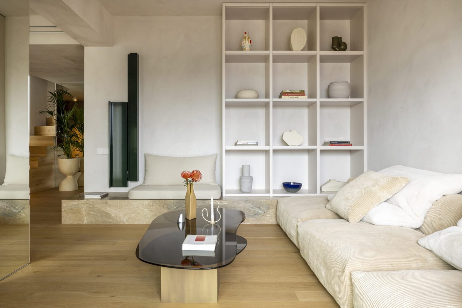 Οι KAPSIMALIS ARCHITECTS ανασχεδίασαν διαμέρισμα της δεκαετίας του ‘60 ...