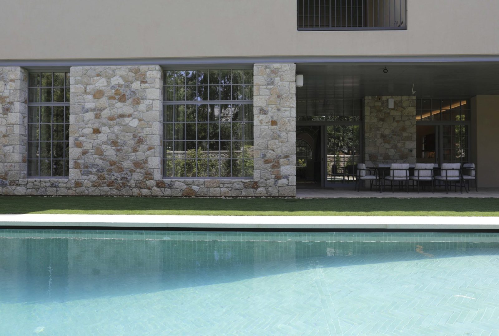 9-967A8225 - Archisearch
