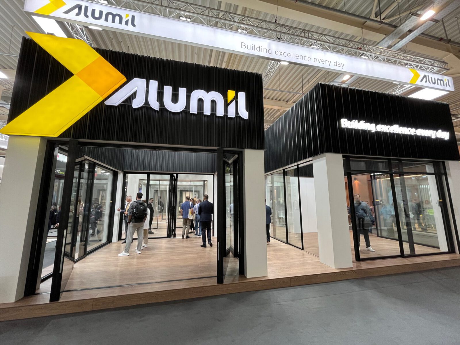 Ηγετική η παρουσία της ALUMIL στην έκθεση «Ελληνικό Αλουμίνιο 2022 ...