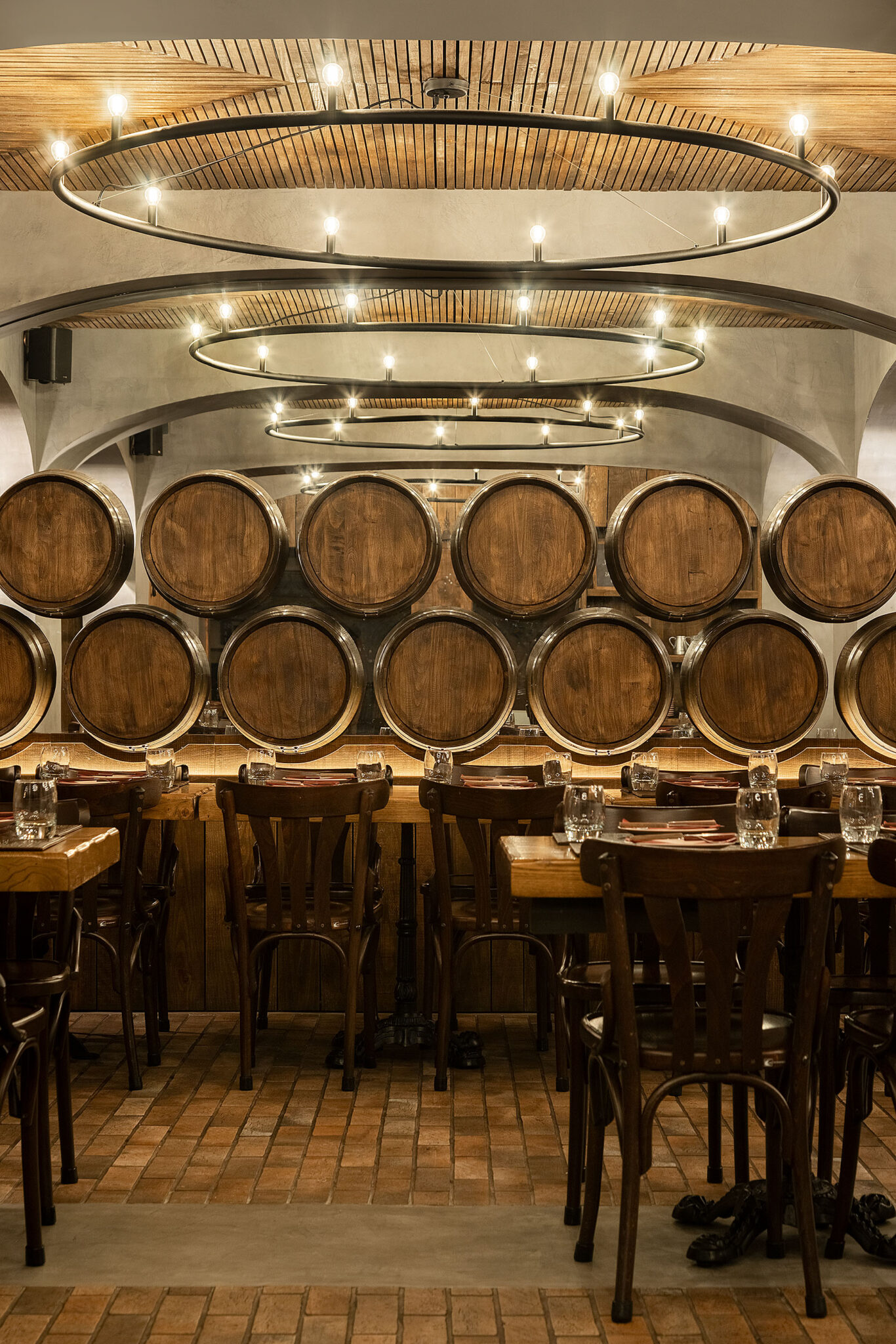 Restaurante Barril em Valongo do atelier de arquitetura Paulo Me ...
