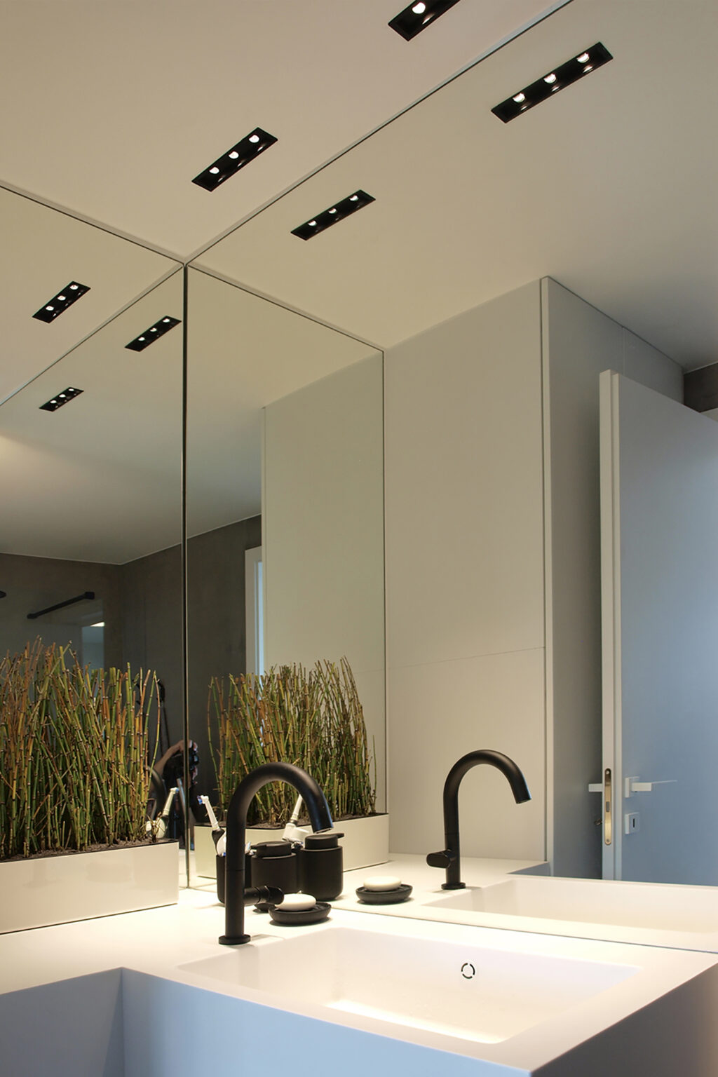 Studio Apartment's renovation by Detail Design Studio, in Athens ...