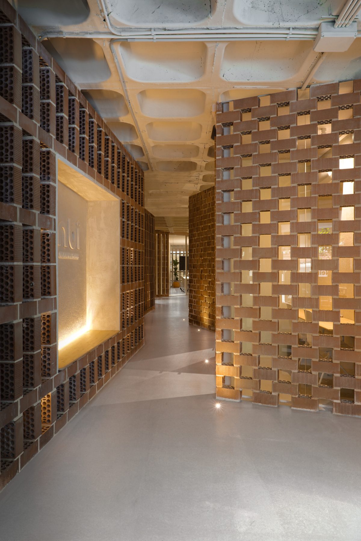 THE NEW WORKPLACE // A brutalist office approach by I-ARCHITECTURE ...