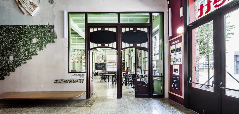 Old and new coexists in Sala Beckett theatre | Flores & Prats - Archisearch