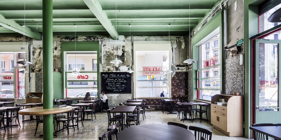 Old and new coexists in Sala Beckett theatre | Flores & Prats - Archisearch
