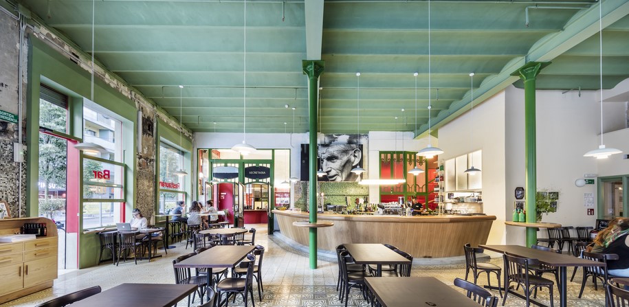 Old and new coexists in Sala Beckett theatre | Flores & Prats - Archisearch