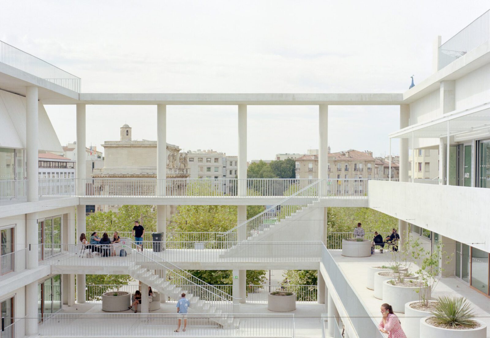 ESO 2024: "DOWN TO EARTH"// Meet the speakers // To maximize space and interactions : A talk ...