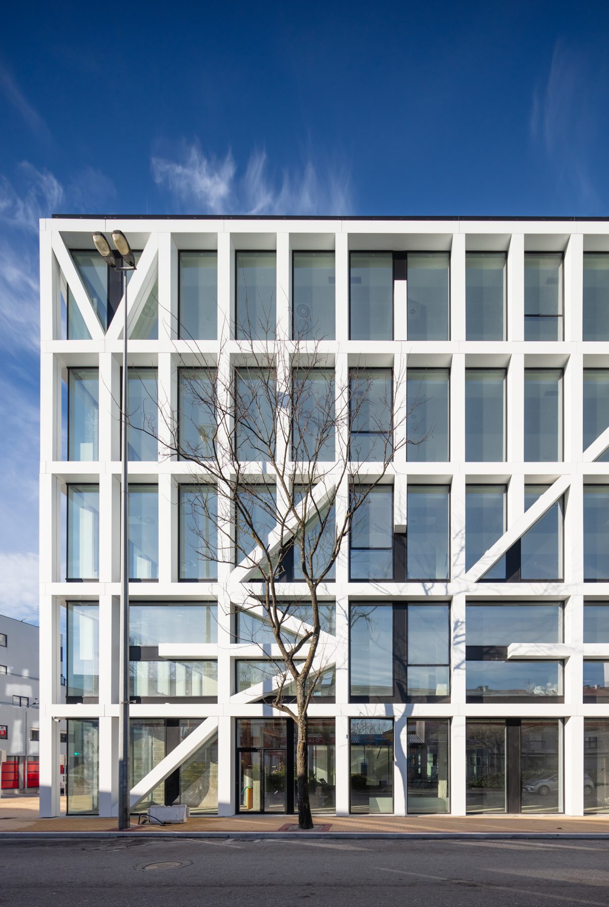 Urbo Business Centre | Nuno Capa Arquitecto - Archisearch