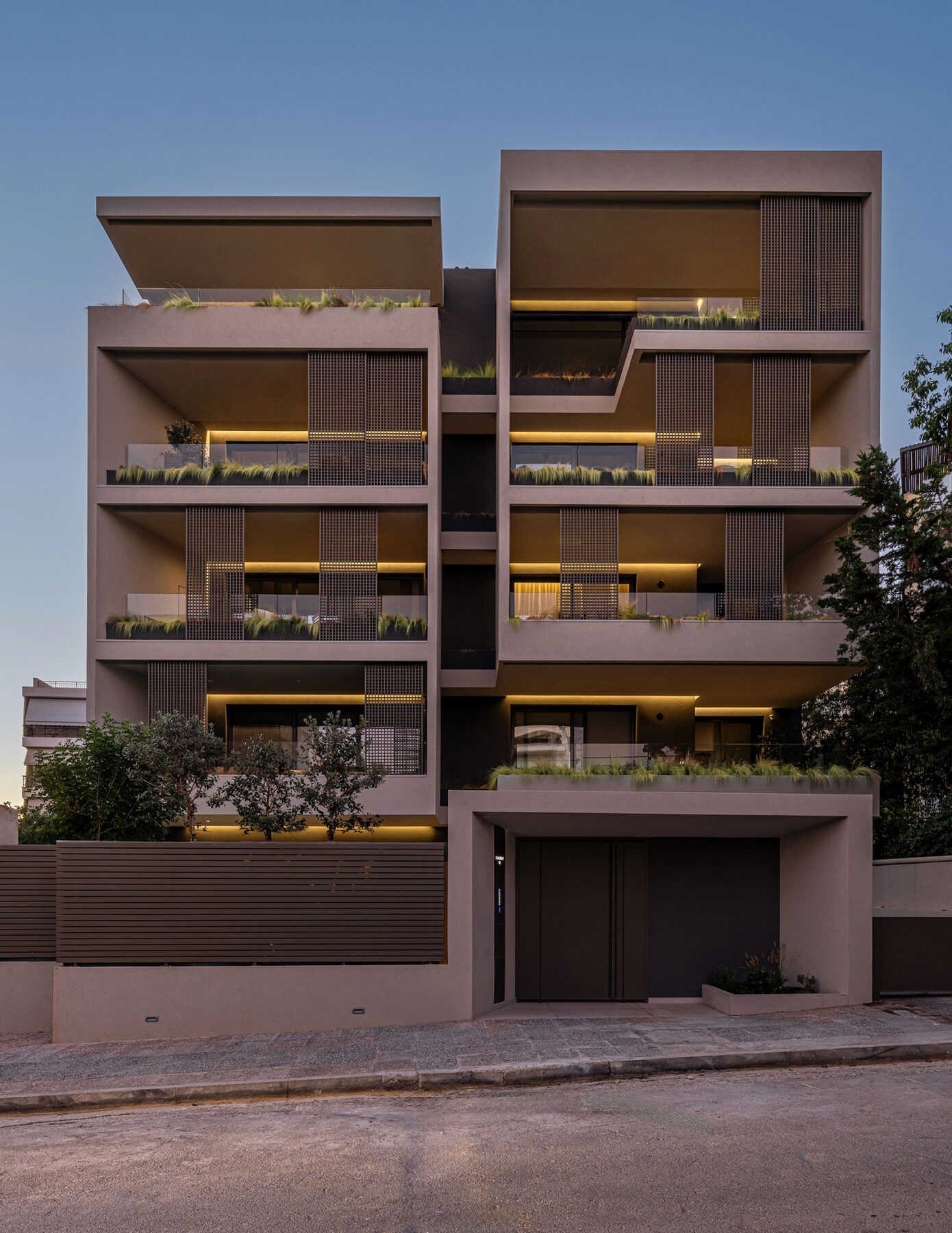 KORDAS_Architects_residential_building_facade.jpg_night - Archisearch