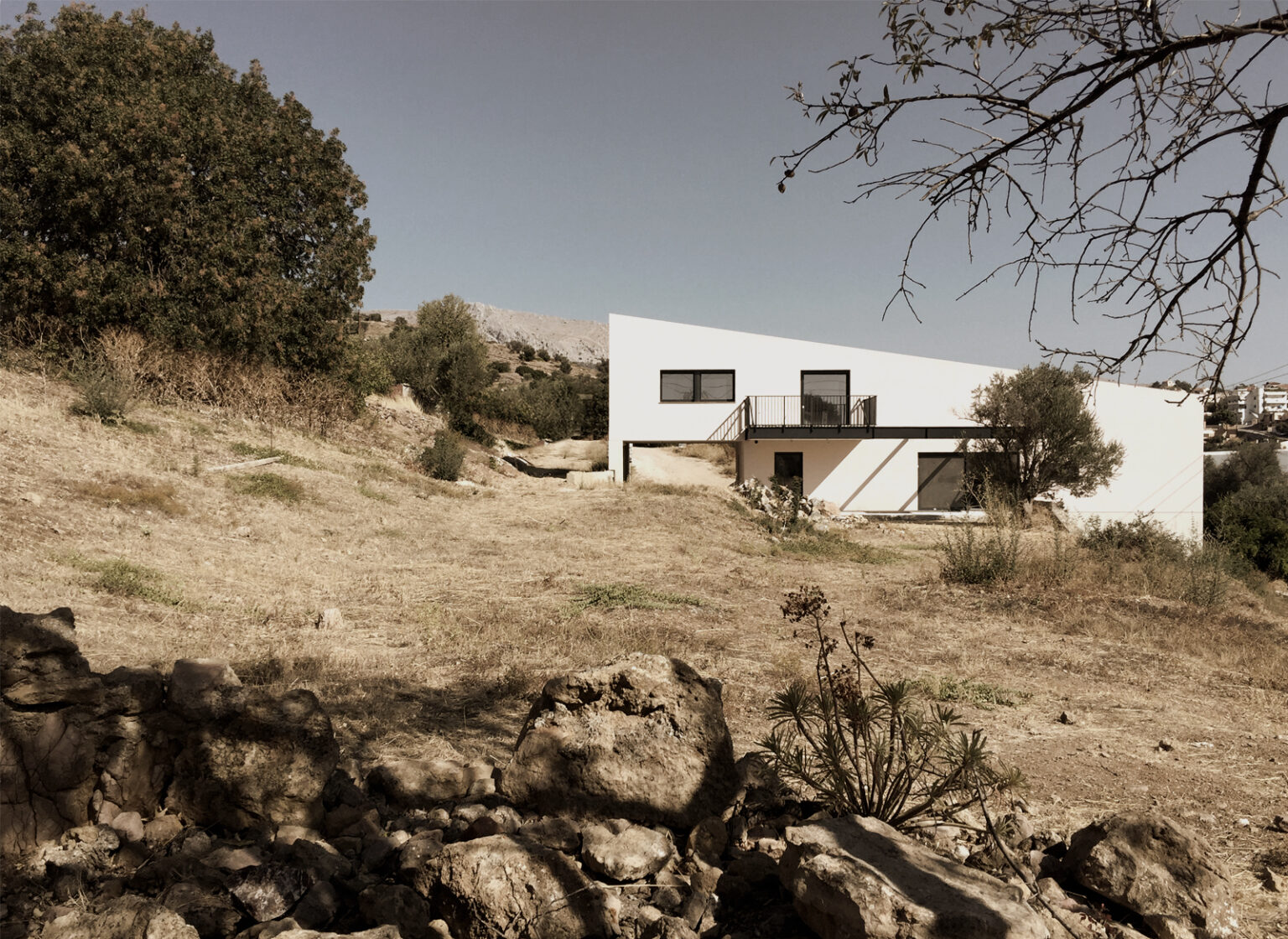 Longhouse II in Chios island, Greece | SOUTH architecture