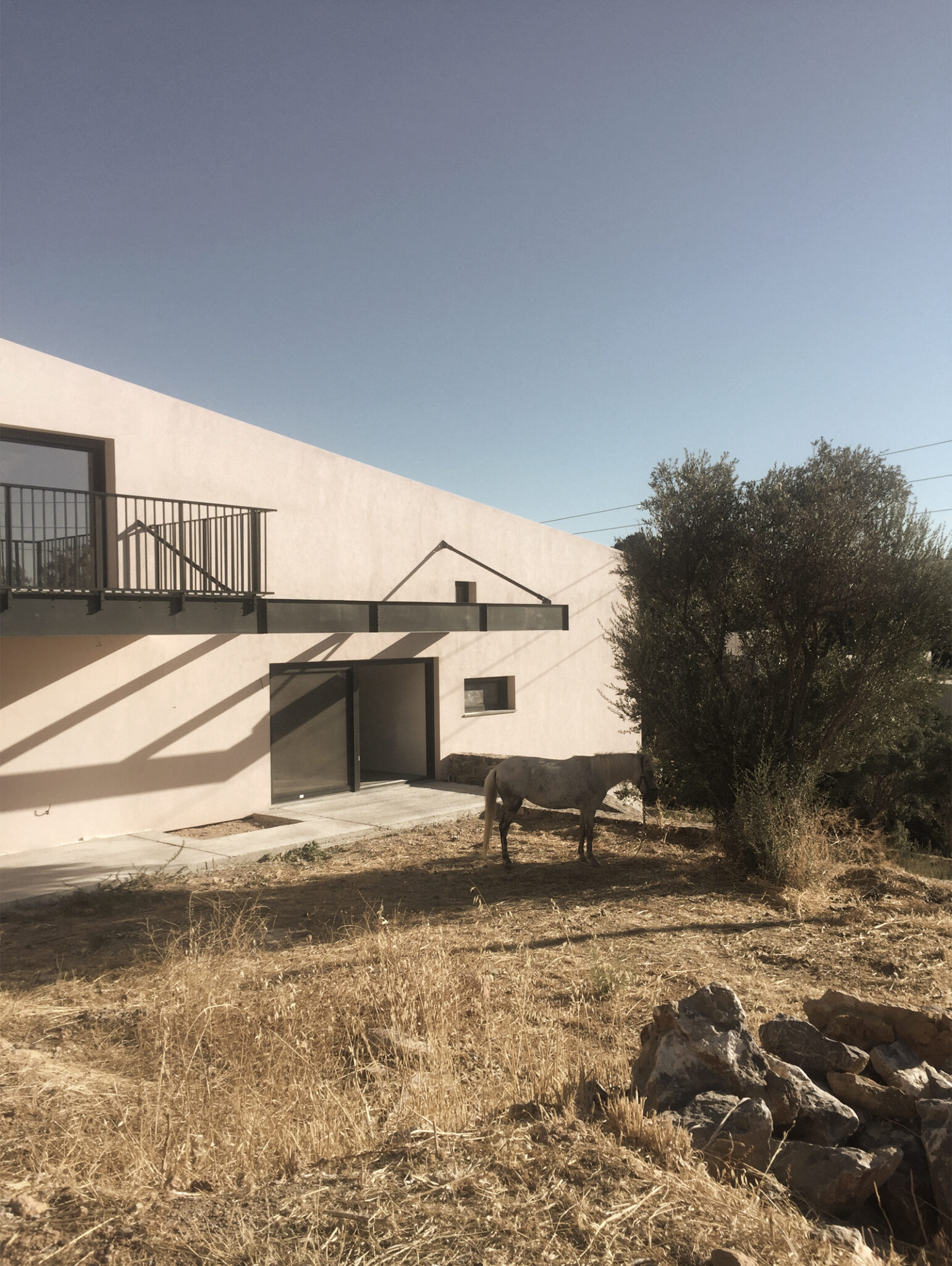 Longhouse II in Chios island, Greece | SOUTH architecture
