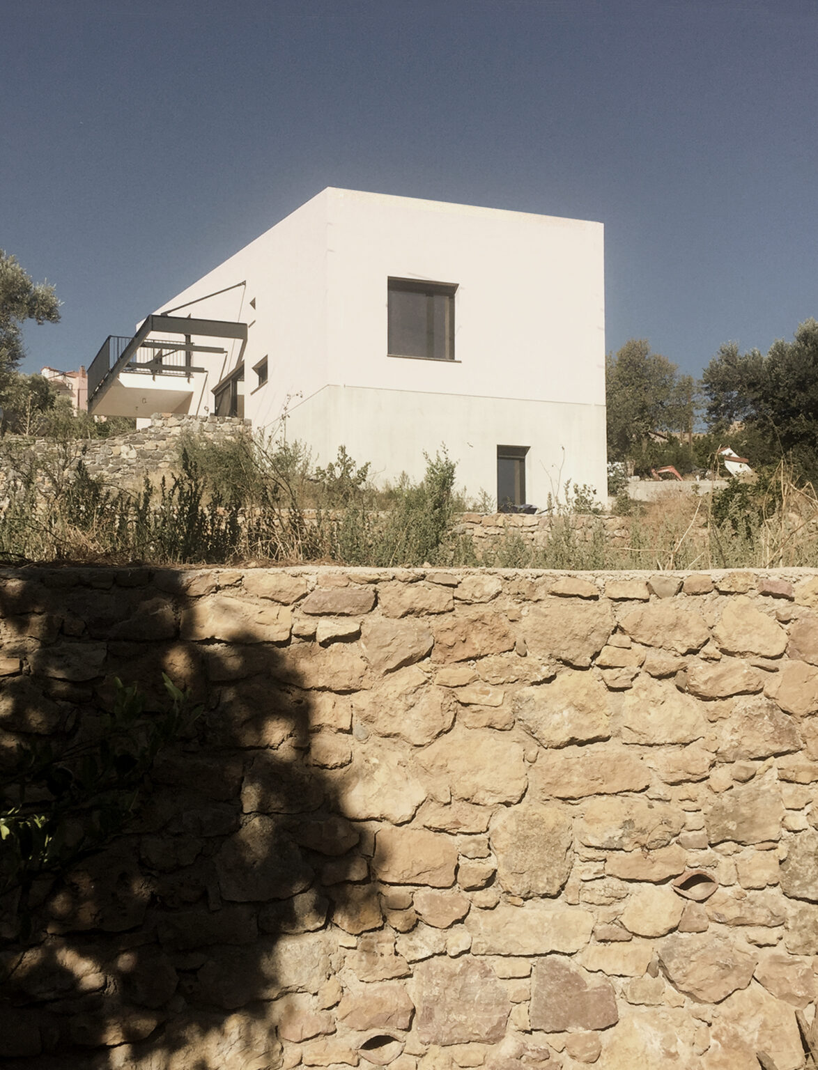 Longhouse II in Chios island, Greece | SOUTH architecture
