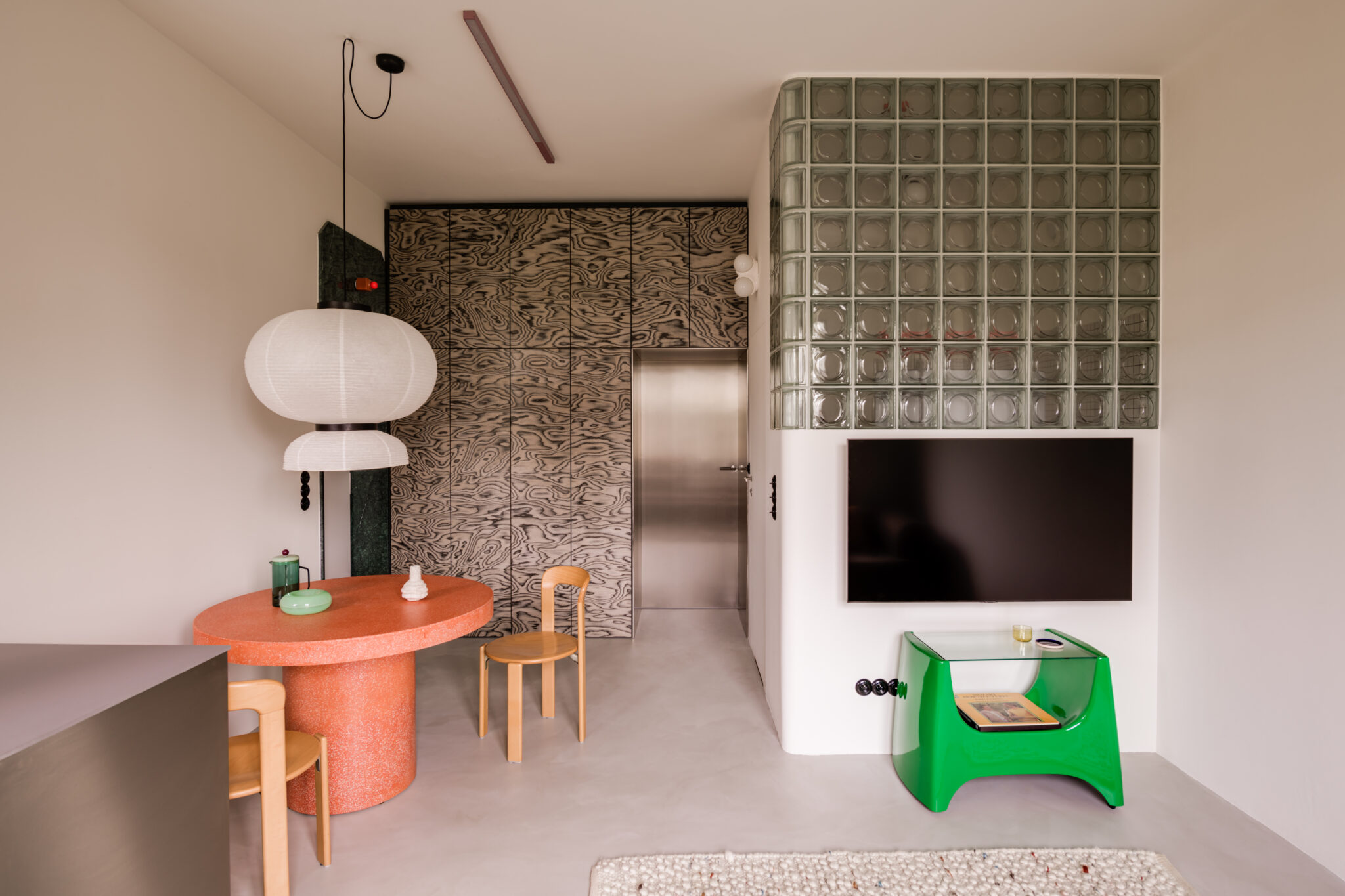 Paulina and Gustaw’s apartment renovation: post-modernism in Warsaw ...