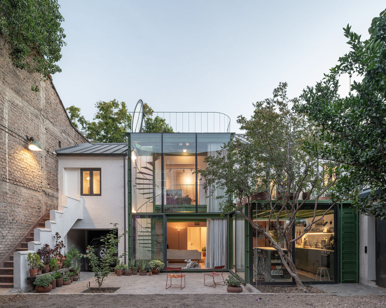 Three apartments - Conversion of a 1935 house into a low-density collective housing complex in ...