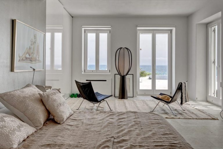 A House in Paros Embraces Art / Vazeos Petropoulos - Maria Demetriadis ...