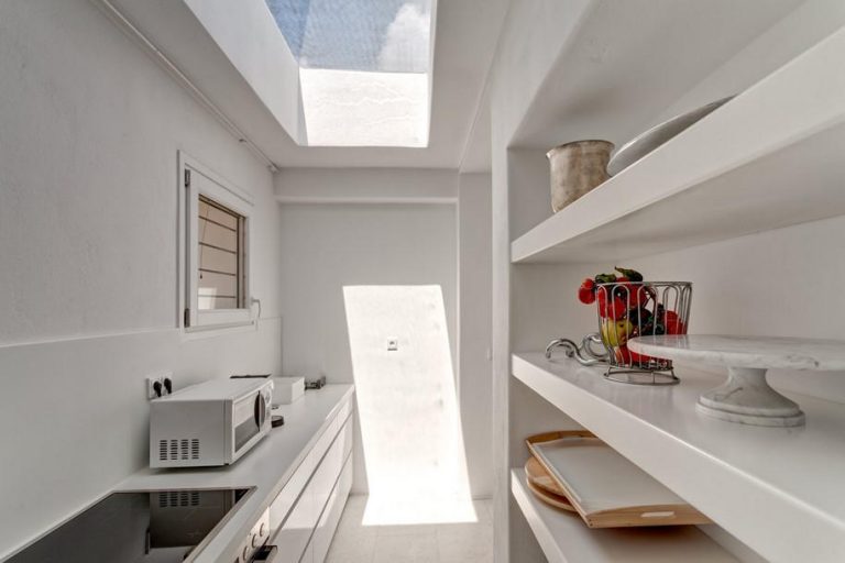 A House in Paros Embraces Art / Vazeos Petropoulos - Maria Demetriadis ...