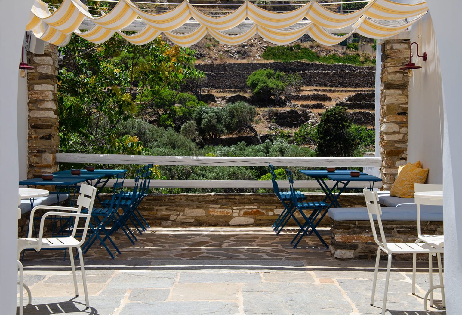 ISLAND ARCHITECTURE: Simά DeliBar in Tinos| by Yannis Apostolopoulos ...