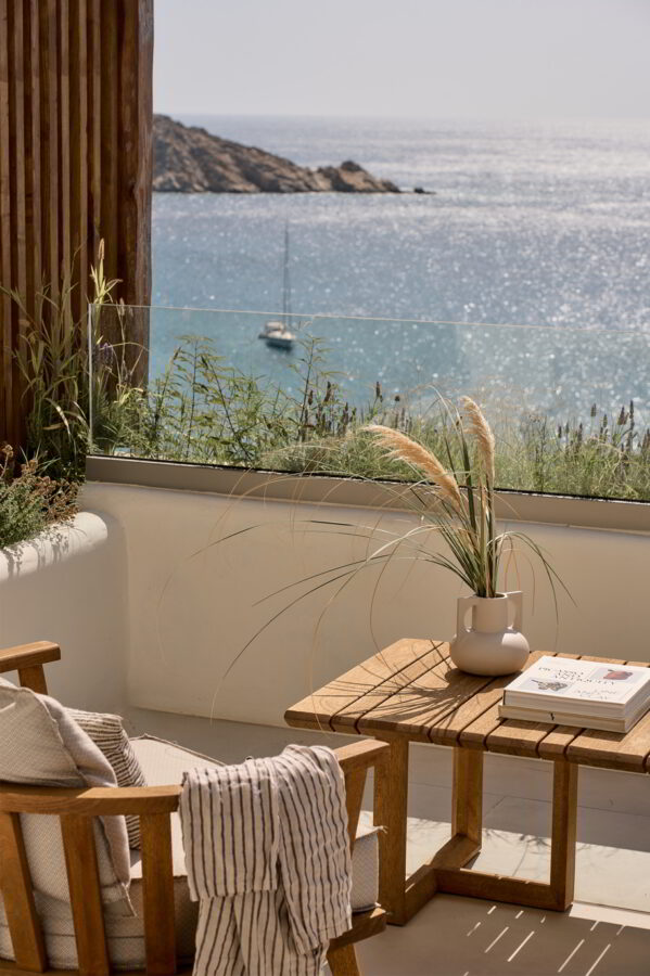 Outdoor edge living project, Ios grand pool suites | by Taka+Partners
