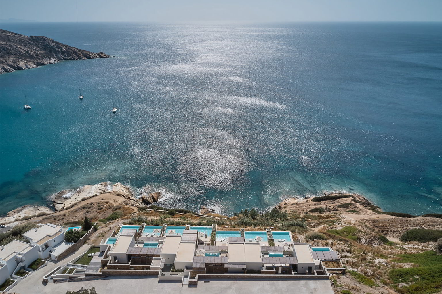 Outdoor edge living project, Ios grand pool suites | by Taka+Partners
