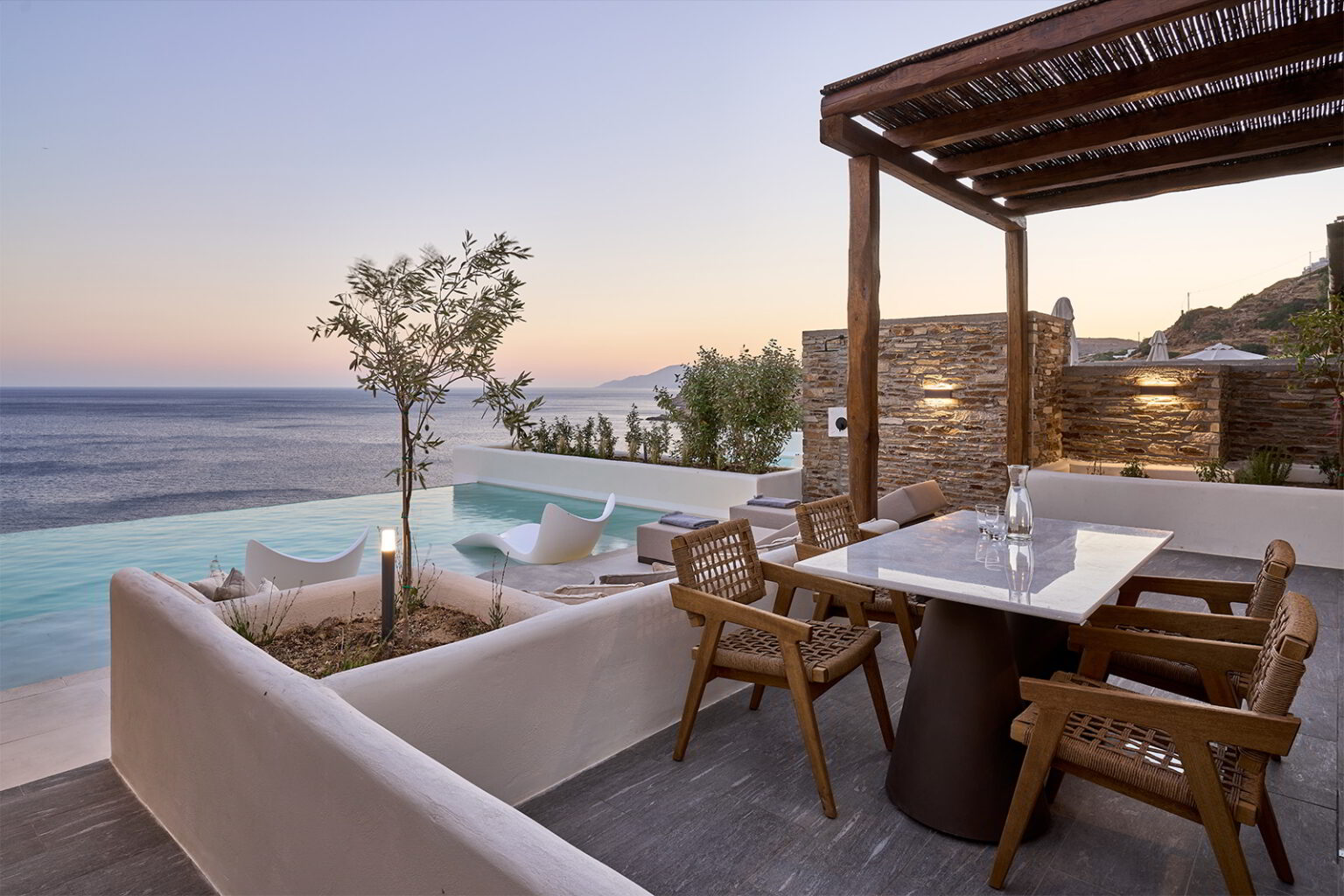 Outdoor edge living project, Ios grand pool suites | by Taka+Partners