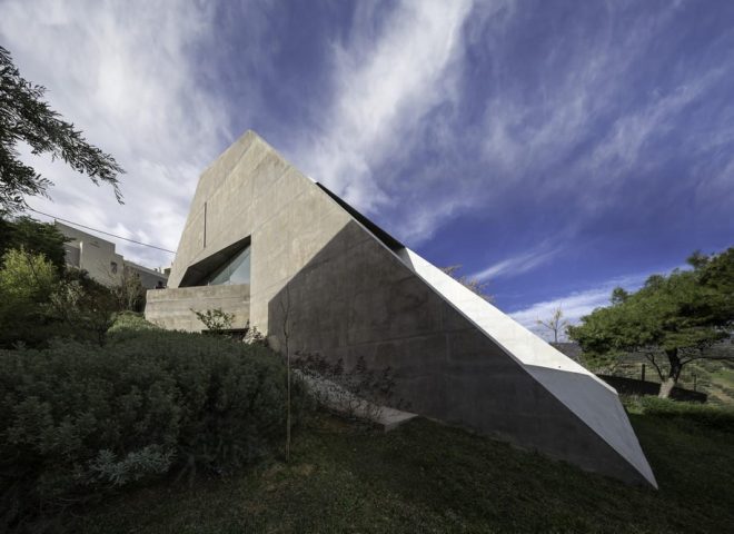 Oblique Cuts through the Concrete: Residence in Kallitechnoupolis ...