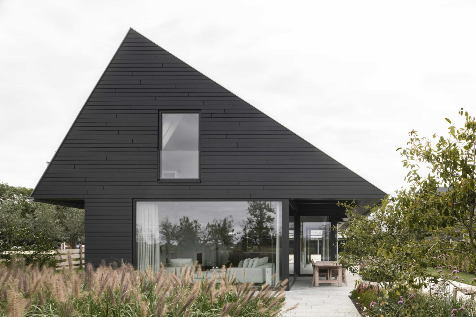 Villa Ruwiel in Breukelen, Netherlands | by Studio Vincent Architecture ...