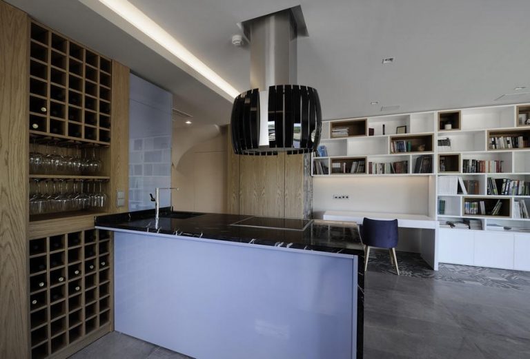 T.SQUARE Architects Deploy Wood for a Residence in Thessaloniki