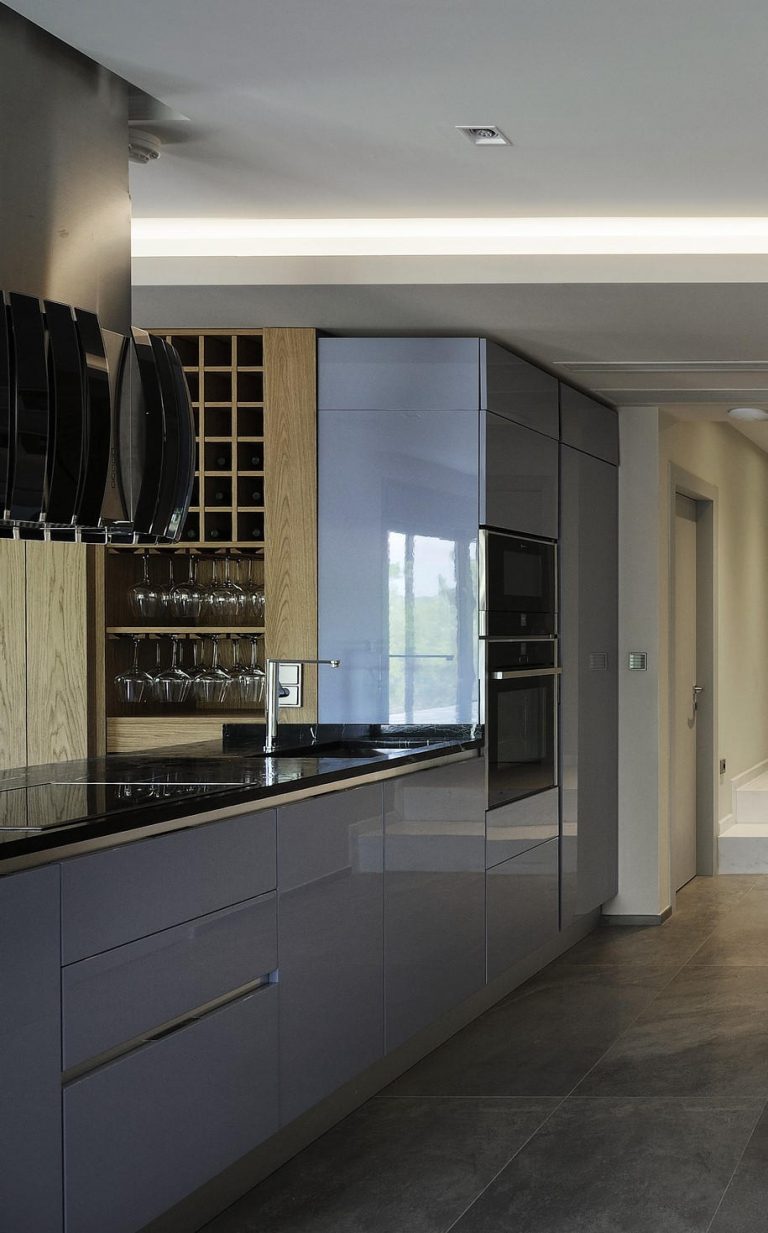 T.SQUARE Architects Deploy Wood for a Residence in Thessaloniki