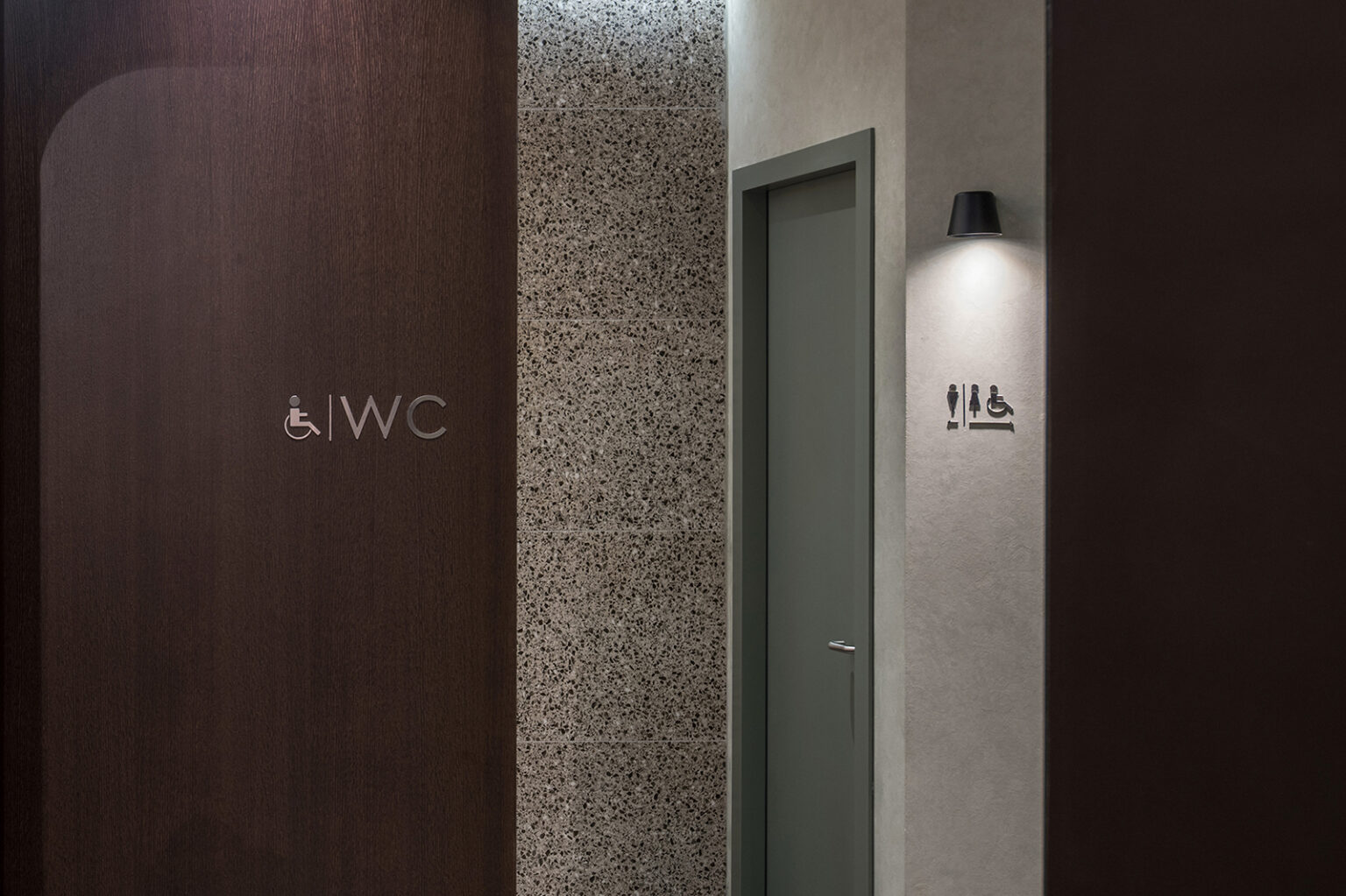 AXDS office designed APOLA restaurant on the River West mall in Athens ...