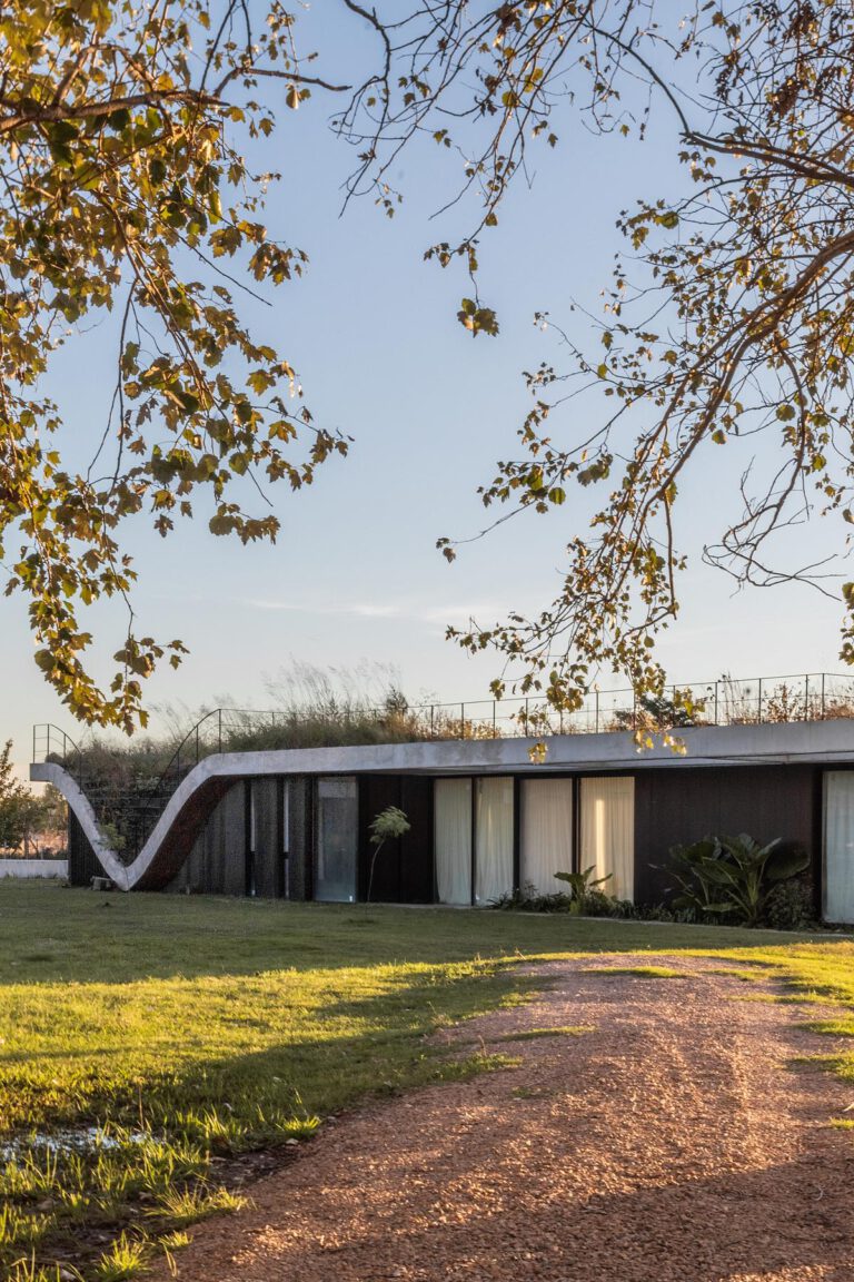 Casa GRI in Capilla del Señor, Argentina | by AtelierM - Archisearch