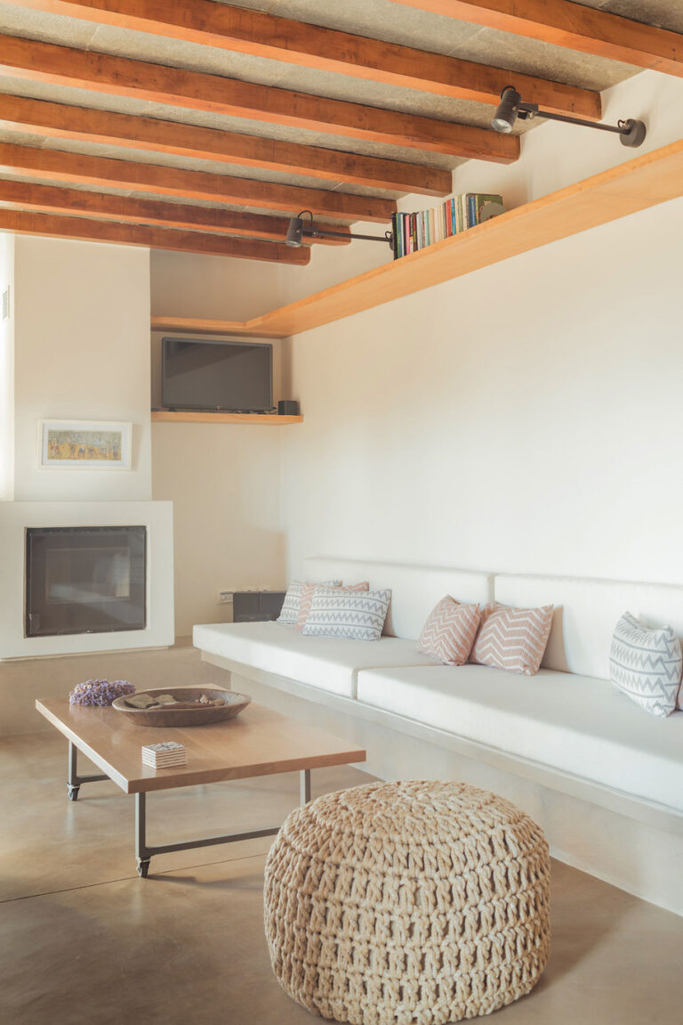 Maria Vidali designed Avdos house in Tinos island | Archisearch